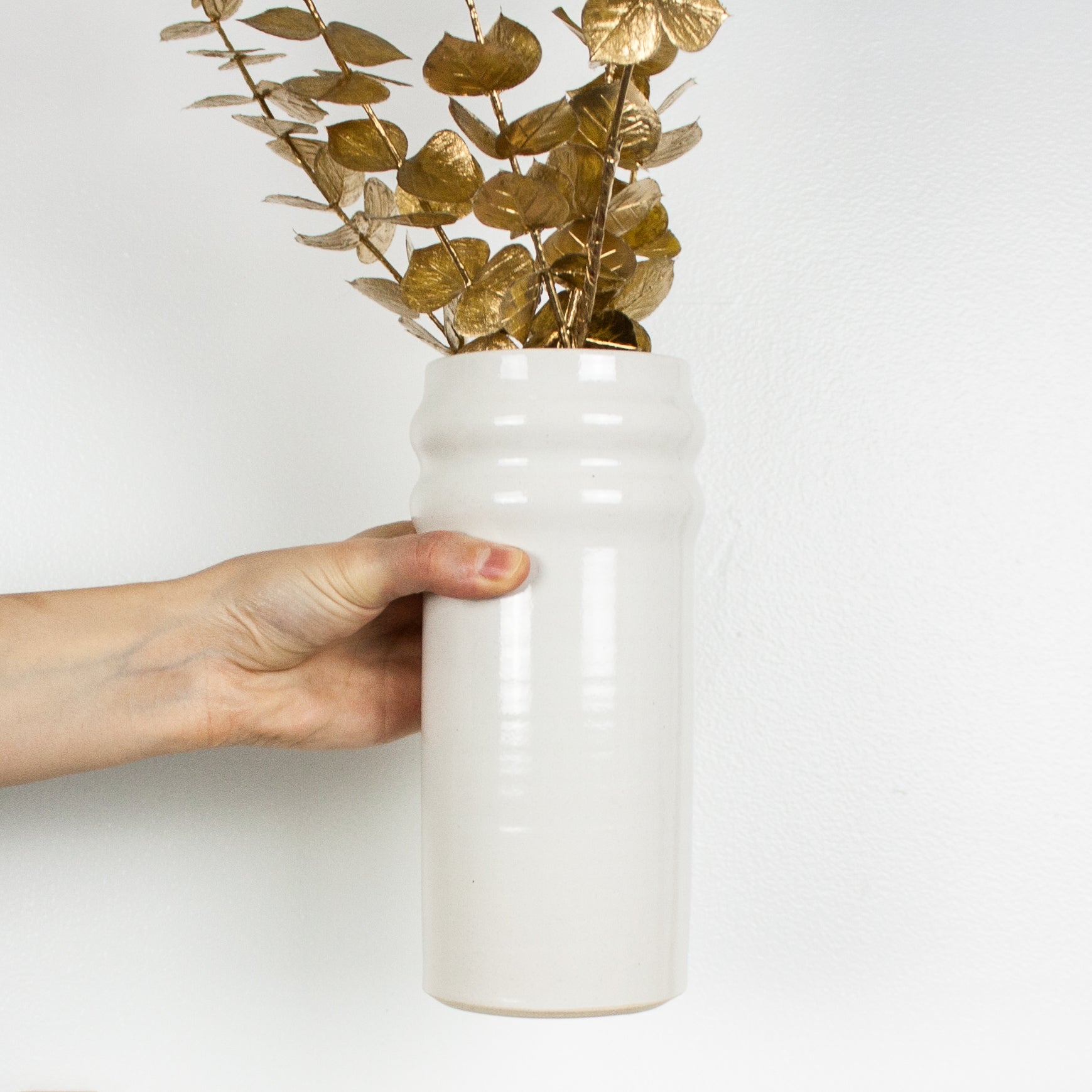 White Ripple Vase – Barombi Studios