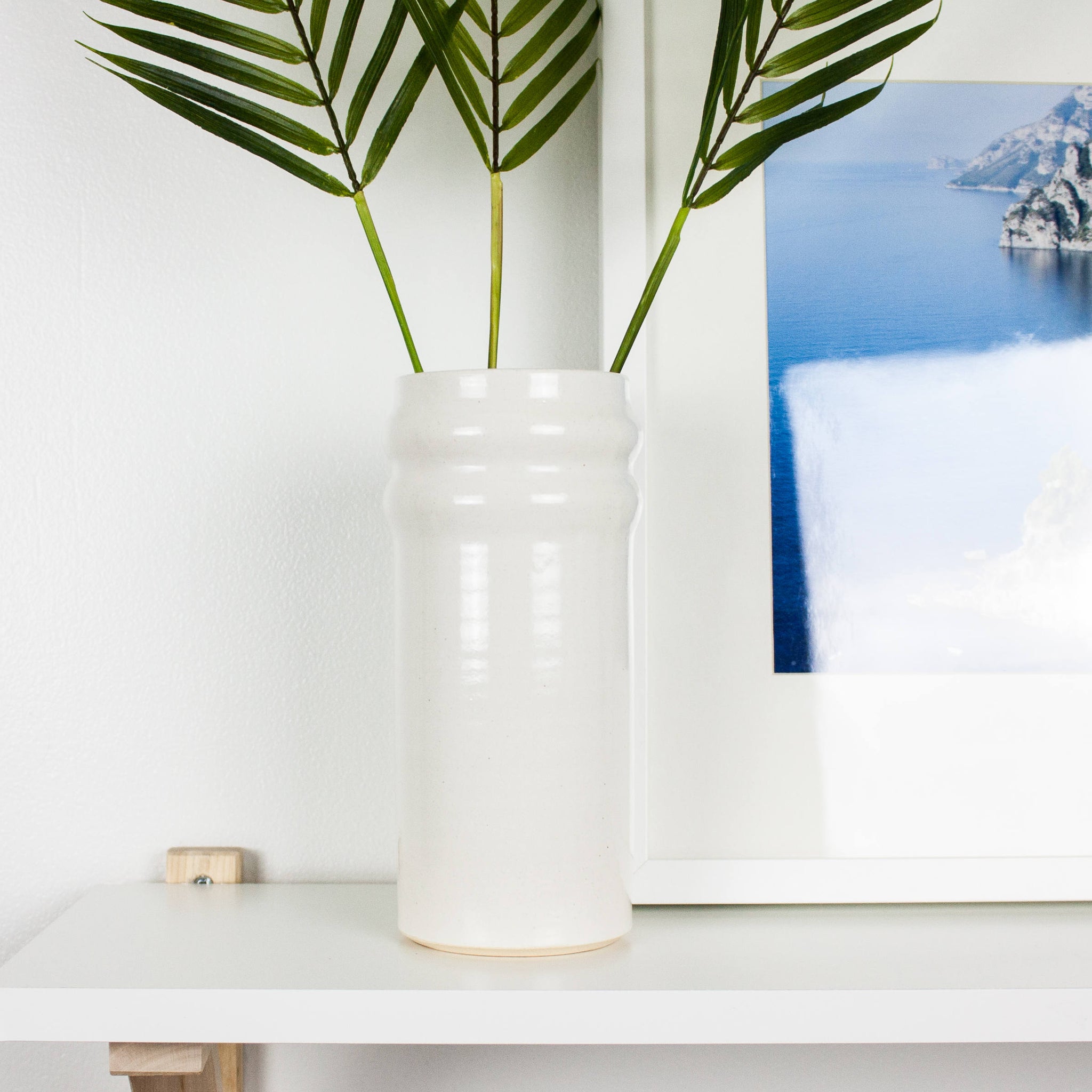 White Ripple Vase – Barombi Studios